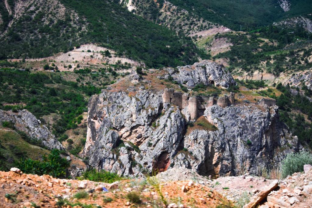 ახიზის ციხე | Georgian Travel Guide